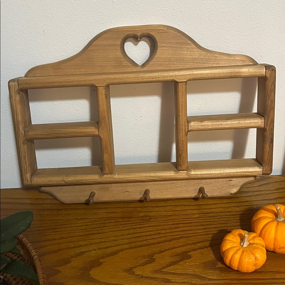 Vintage heart cutout knickknacks shelf with pegs | Art | Vintage Wooden ...